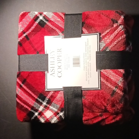 Ashley Cooper | Bedding | Ashley Cooper Plush Throw Plaid Pattern ...